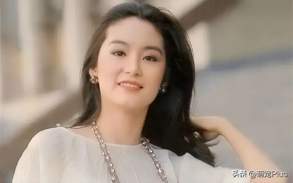 Brigitte Lin celebrates her birthday with a smile on her face and ...