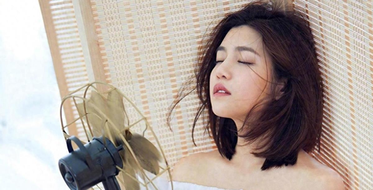 Gossip queen Michelle Chen: Kissing Zhou Yimin and the article are ambiguous, but the innocent ...