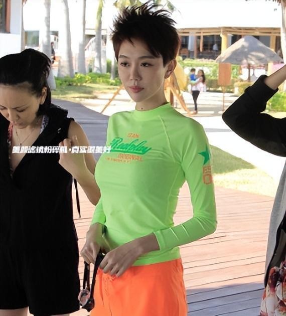 A photo reveals Jiang Yan's true face. Godmother Song Dandan is indeed ...