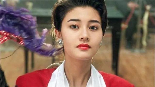 "Li Jiaxin is beautiful and sultry, and her absurd love history has ...