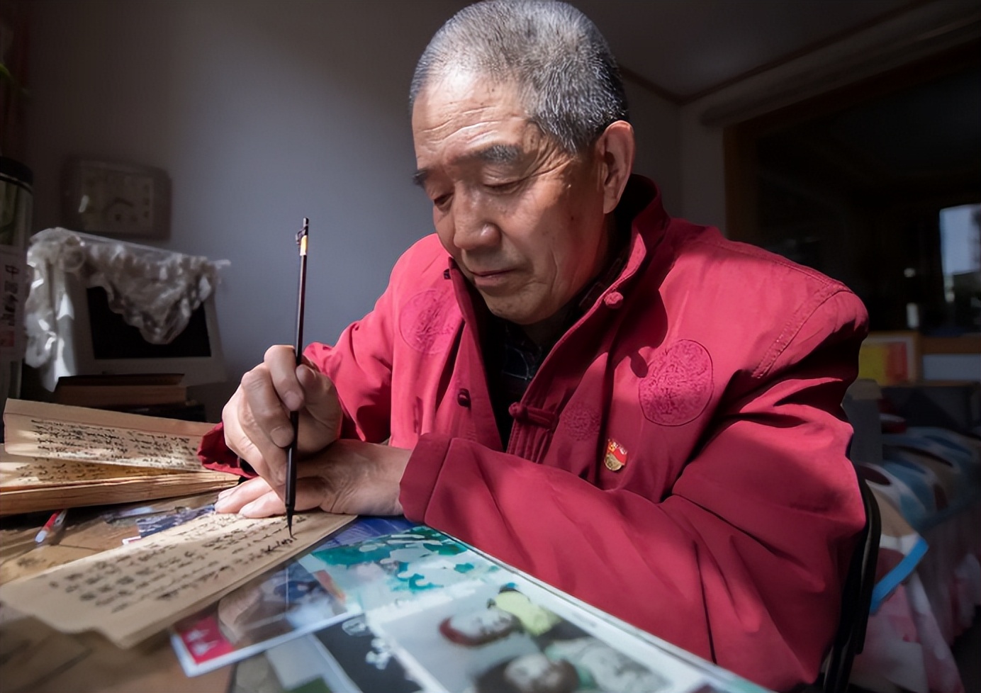 An old man in Shanxi: 50 years of hard work in calligraphy - iNEWS