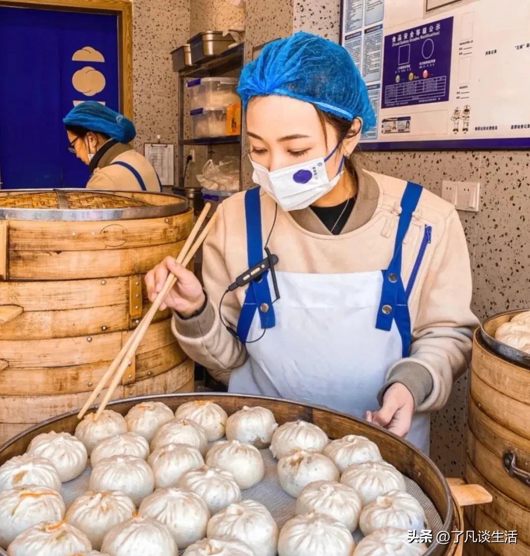 The bun shop downstairs in the dormitory - iNEWS