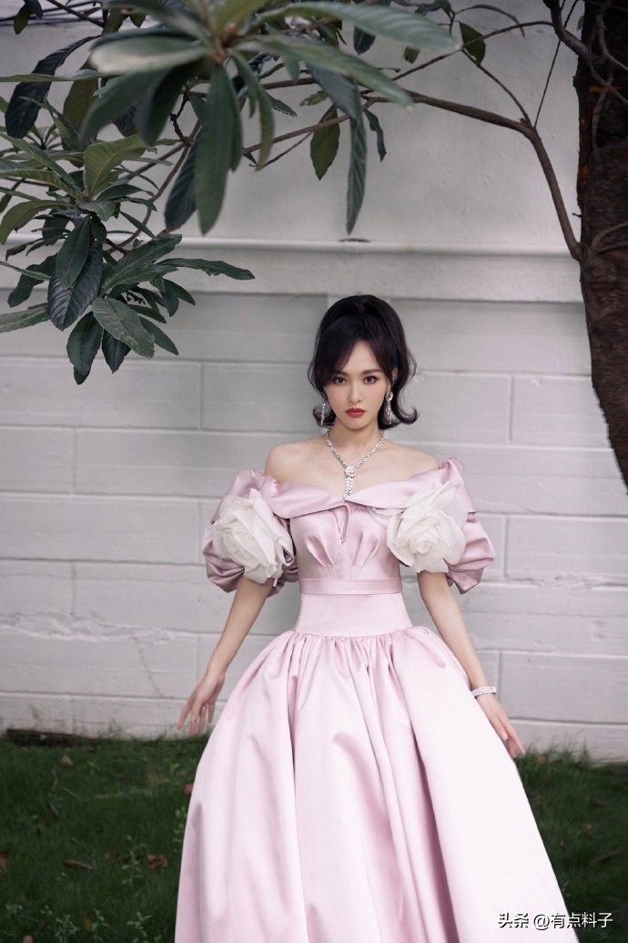 Harper's Bazaar's annual party style picture, a pink princess dress ...