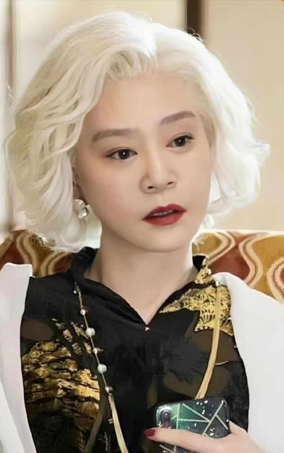 I was amazed by Liu Xuehua's recent photos: Dress well, don't dye your hair messily, you can be ...