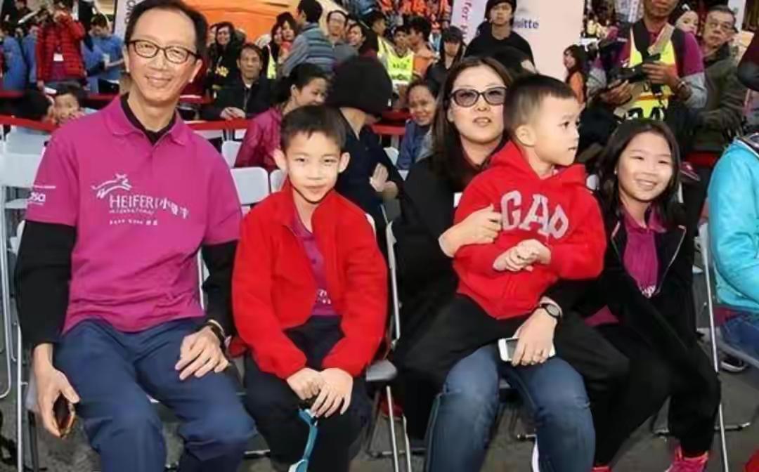 Fu Mingxia divorced and left the house, her husband is only two years ...