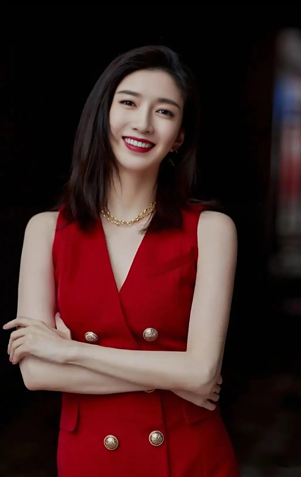 Temperament beauty: Jiang Shuying - iNEWS