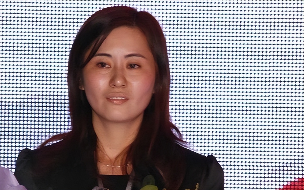 Chen Jinxia: At the age of 40, she became a widow, inherited 7 billion ...