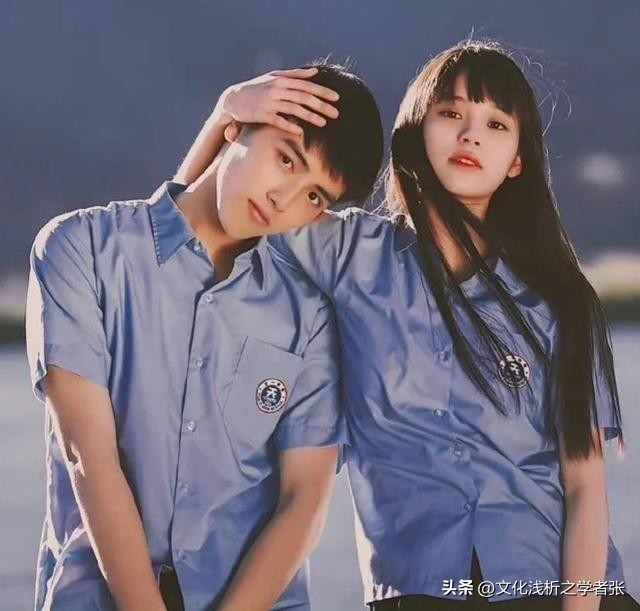 Tearing off the shirt, kissing the husband of the best friend forcibly ...