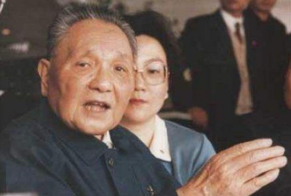 Deng Xiaoping visited Singapore and was silent after the talks, Lee ...