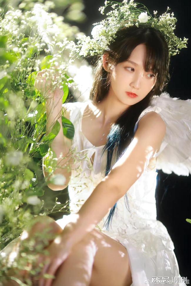 Flower Angel Liu Lifei - iNEWS