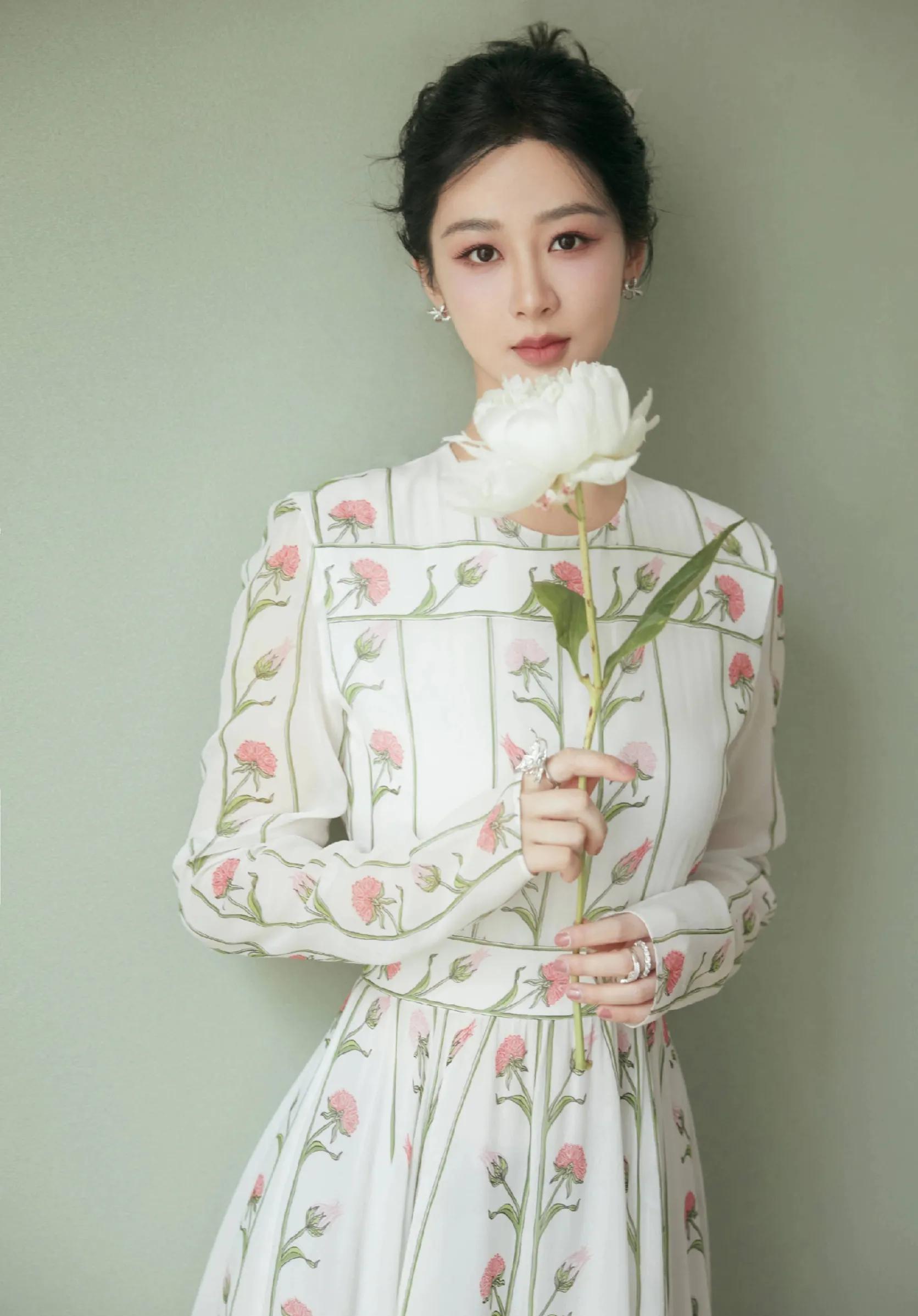 Filming of Yang Zi's new drama "The Story of Joy" starts, with He ...