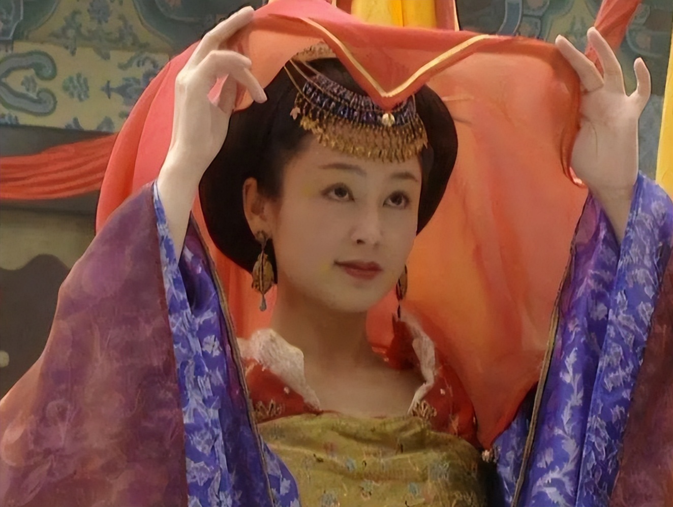 Zhou Xun and Chen Hong fell in love with him at first sight. They were ...