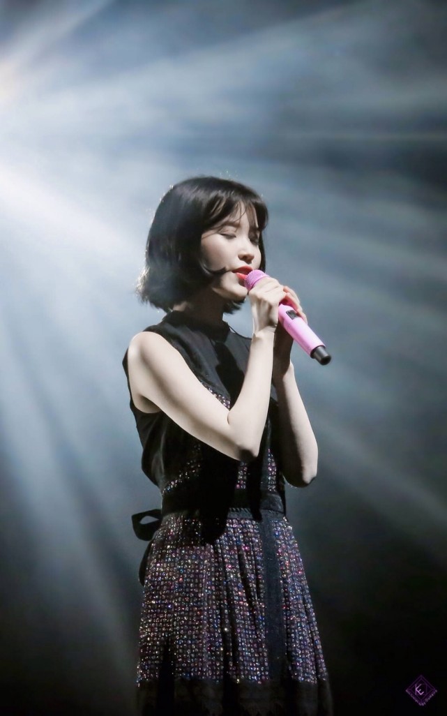 IU Lee Ji-eun will be the first Korean female singer to stand in the ...