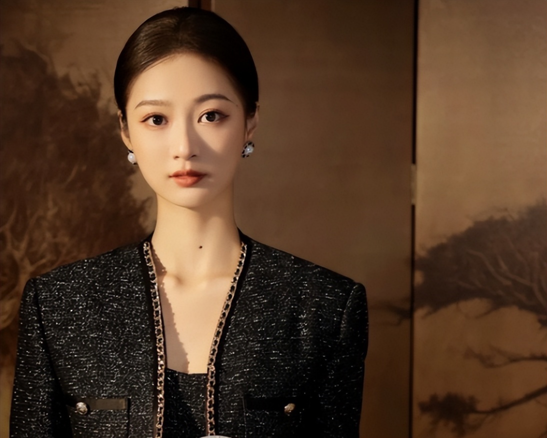 Zhongchuan Feng Lin successfully upgraded to Fudan's "school flower ...