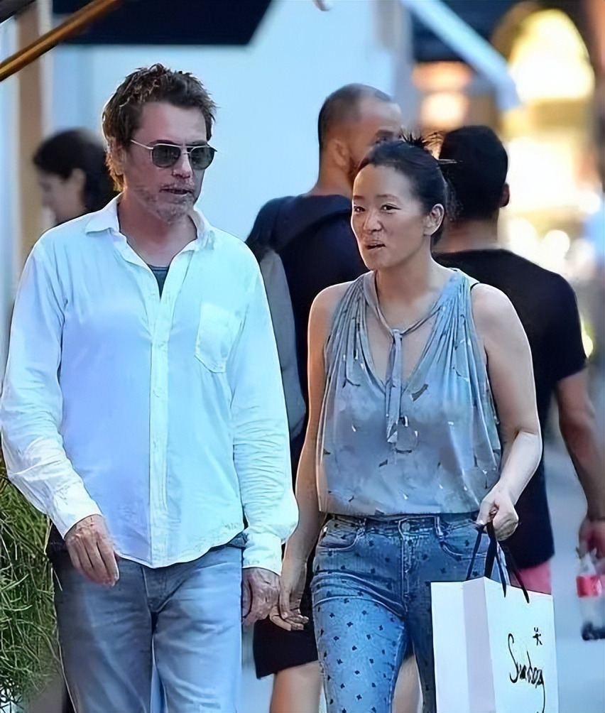 Gong Li is shopping abroad with her foreign husband. Her hair without ...