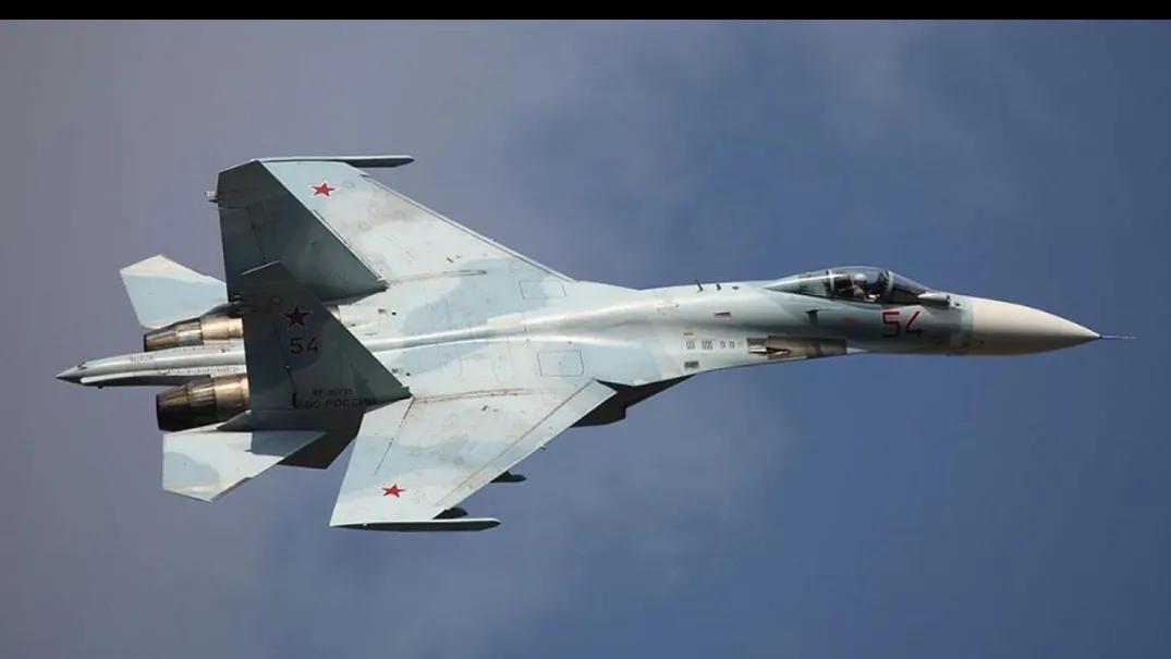 Russian Su-35 "accompanying and intercepting" US B1 - iNEWS