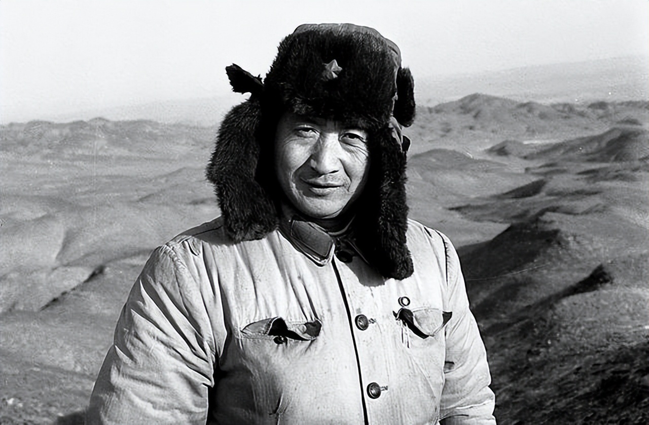 The reporter took pictures of the atomic bomb explosion and tried to ...