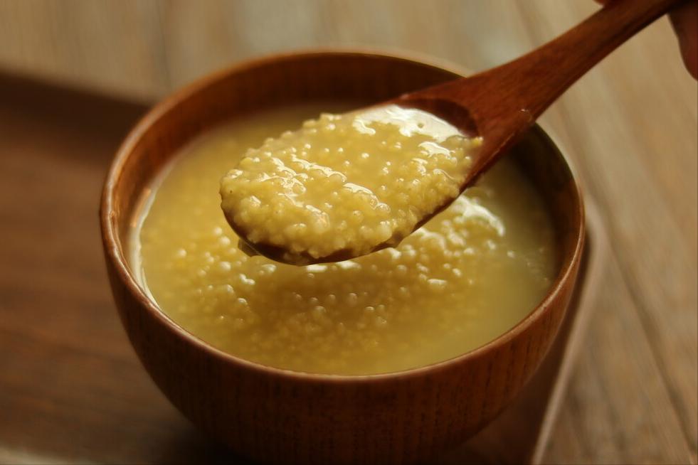 Boil millet porridge, millet should not be put into the pot directly ...