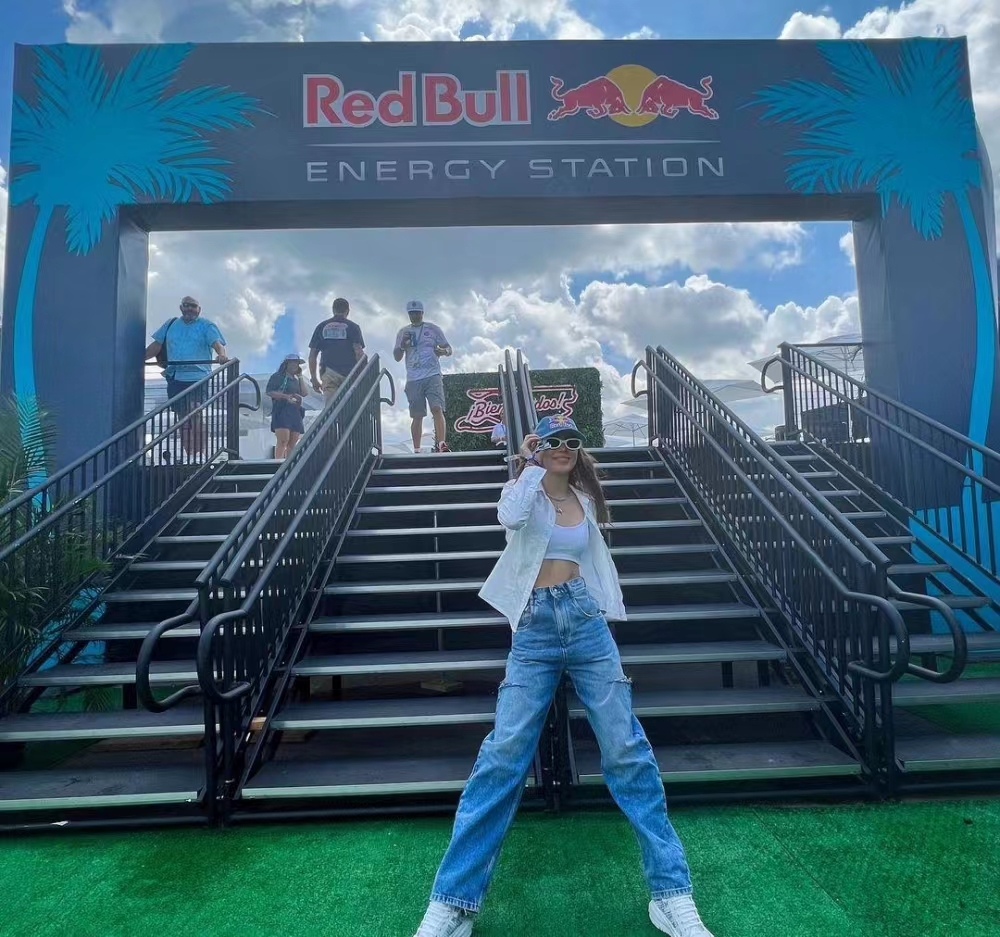 Gu Ailing's swimsuit photos are amazing!Show your abs in a bikini and ...