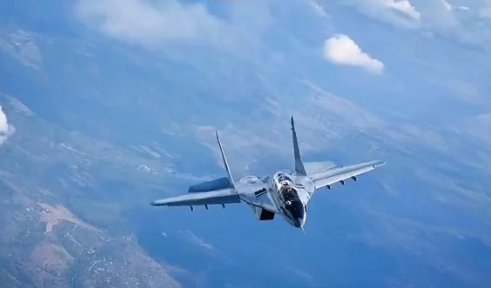 How big is the Soaring Flying Leopard? Put it together with the J-10 to ...