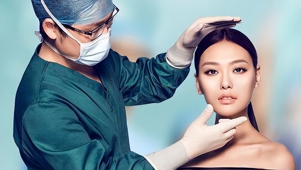 How did the "handmade face" ruin the show? The eyelids can catch ...