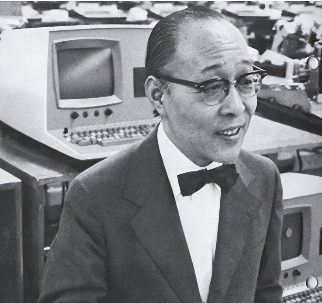 The Chinese man who eclipsed Bill Gates, Jobs and IBM - iNEWS