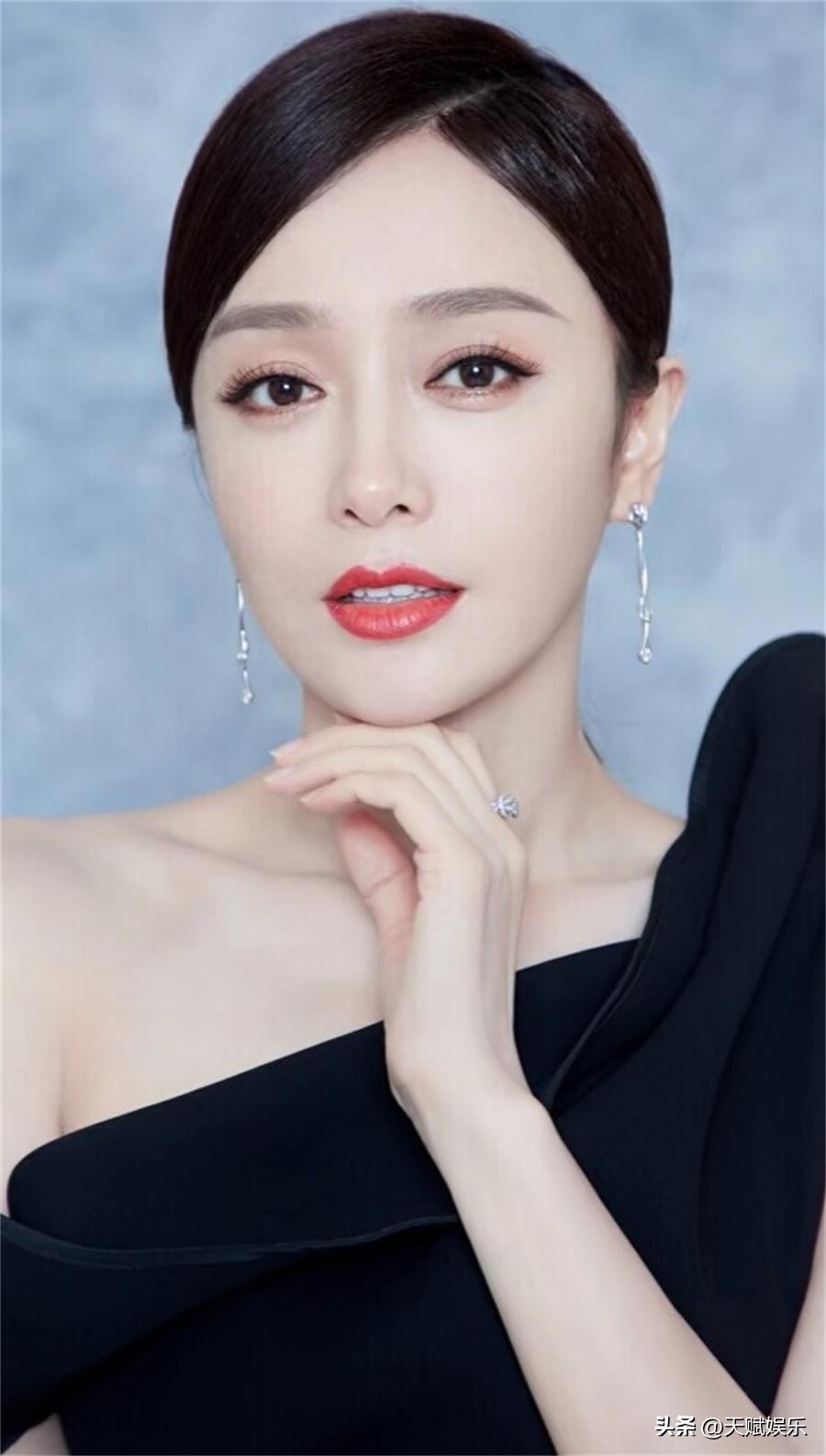 Actress and singer Qin Lan's photo album "Twenty One" - iNEWS