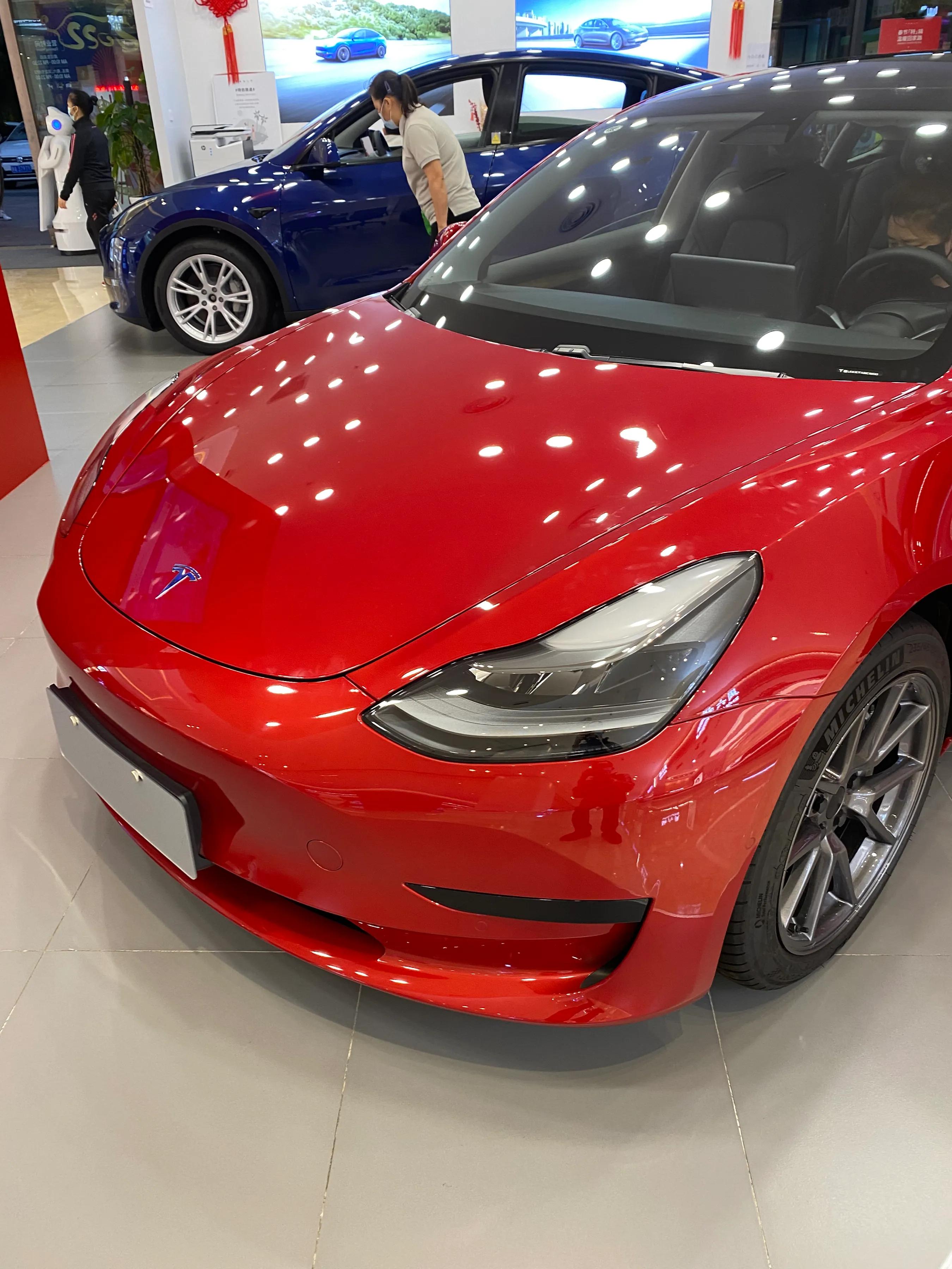 China's red Tesla is attractive - iNEWS