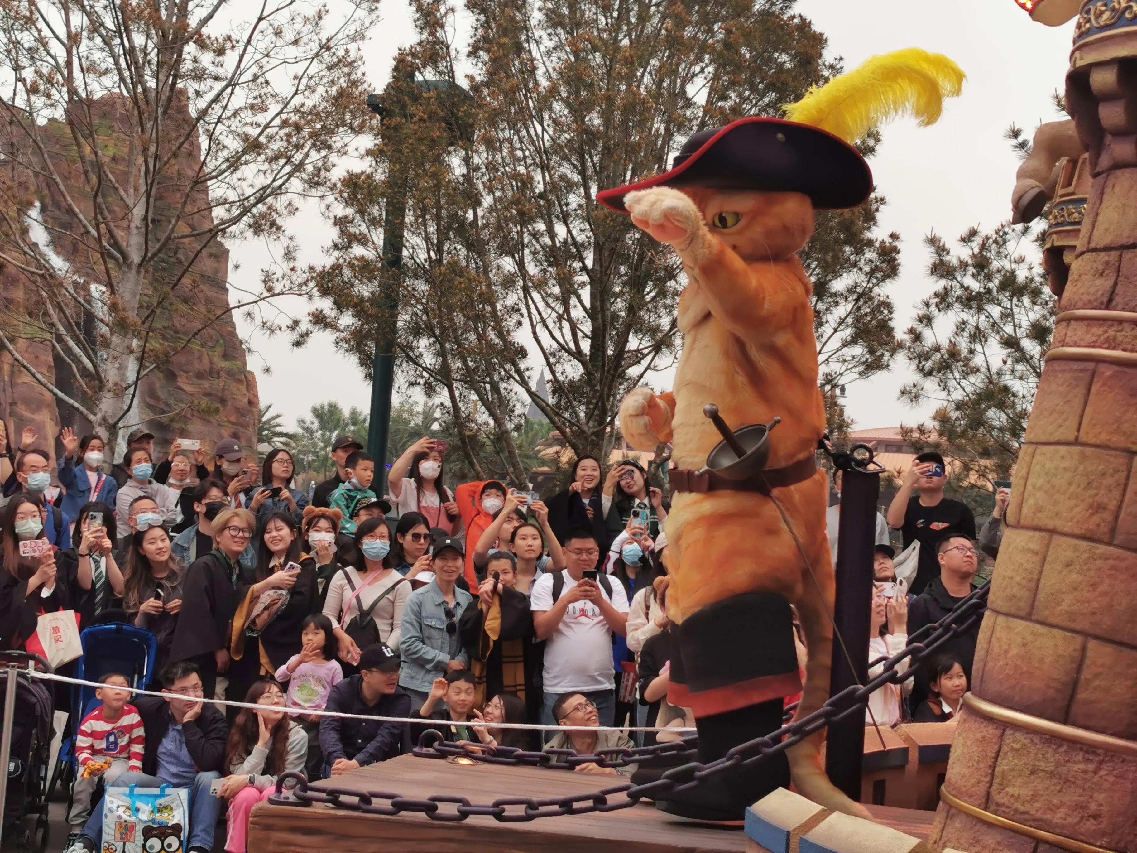 Shrek and Fiona's Wonderful Family and Historic Archetypes - iNEWS