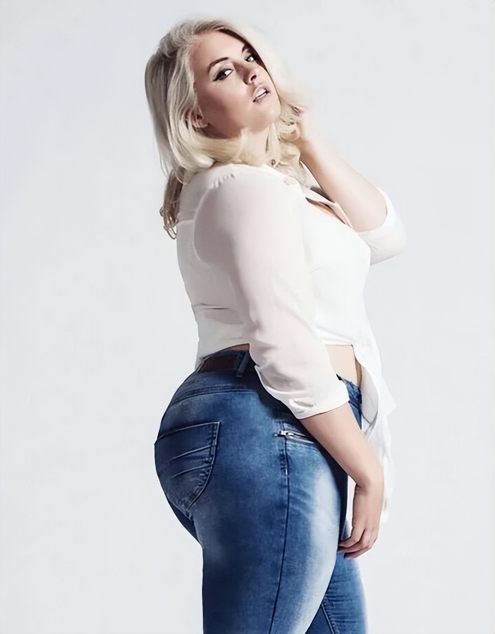 Stunning plus-size model Felicity Hayward - iNEWS