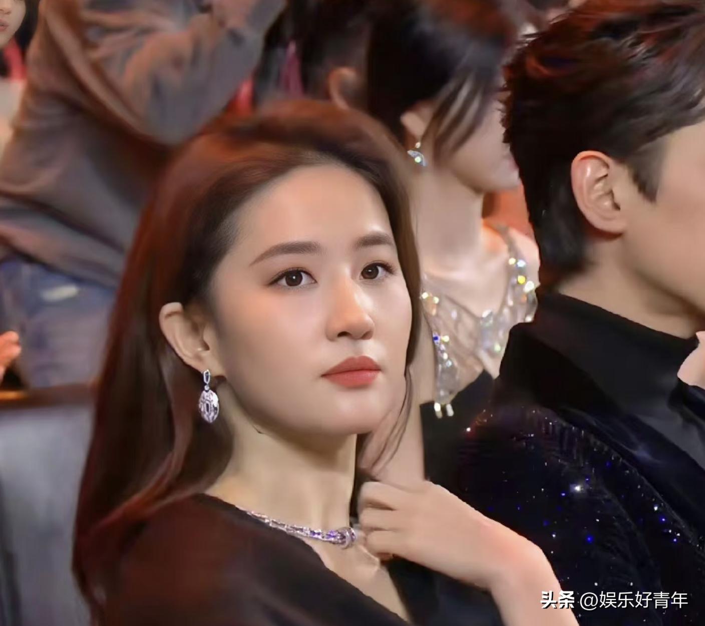 On Weibo Night, Liu Yifei's peacock princess style kills everyone, and ...