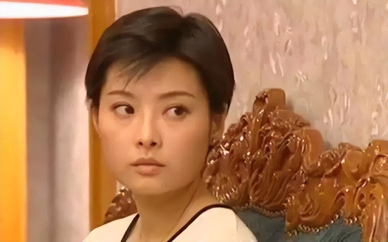 Back then, rich man Xu Wei fell in love with Yuan Li, who was 12 years younger. He bought two ...