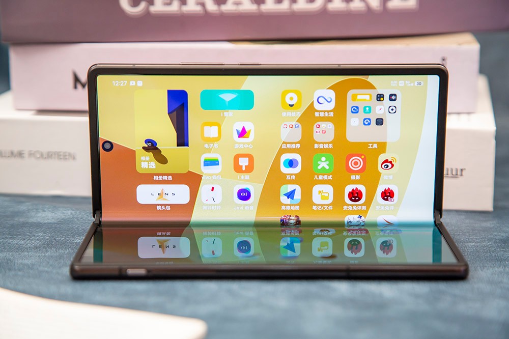 vivo X Fold + Huaxia Red Picture Tour: elegant, powerful and perfect ...