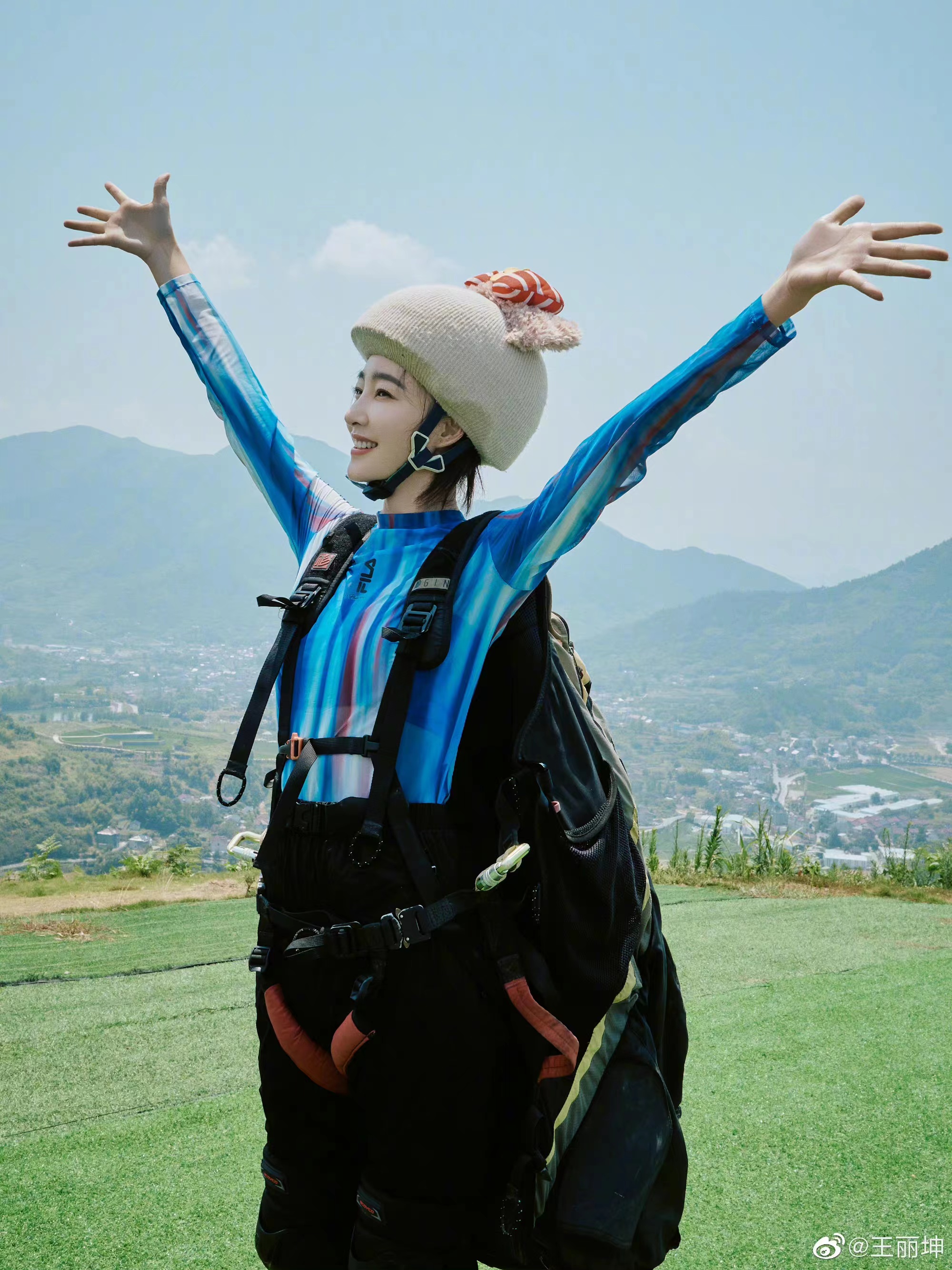 37-year-old Wang Likun is so young, wearing a green knitted suit, full ...