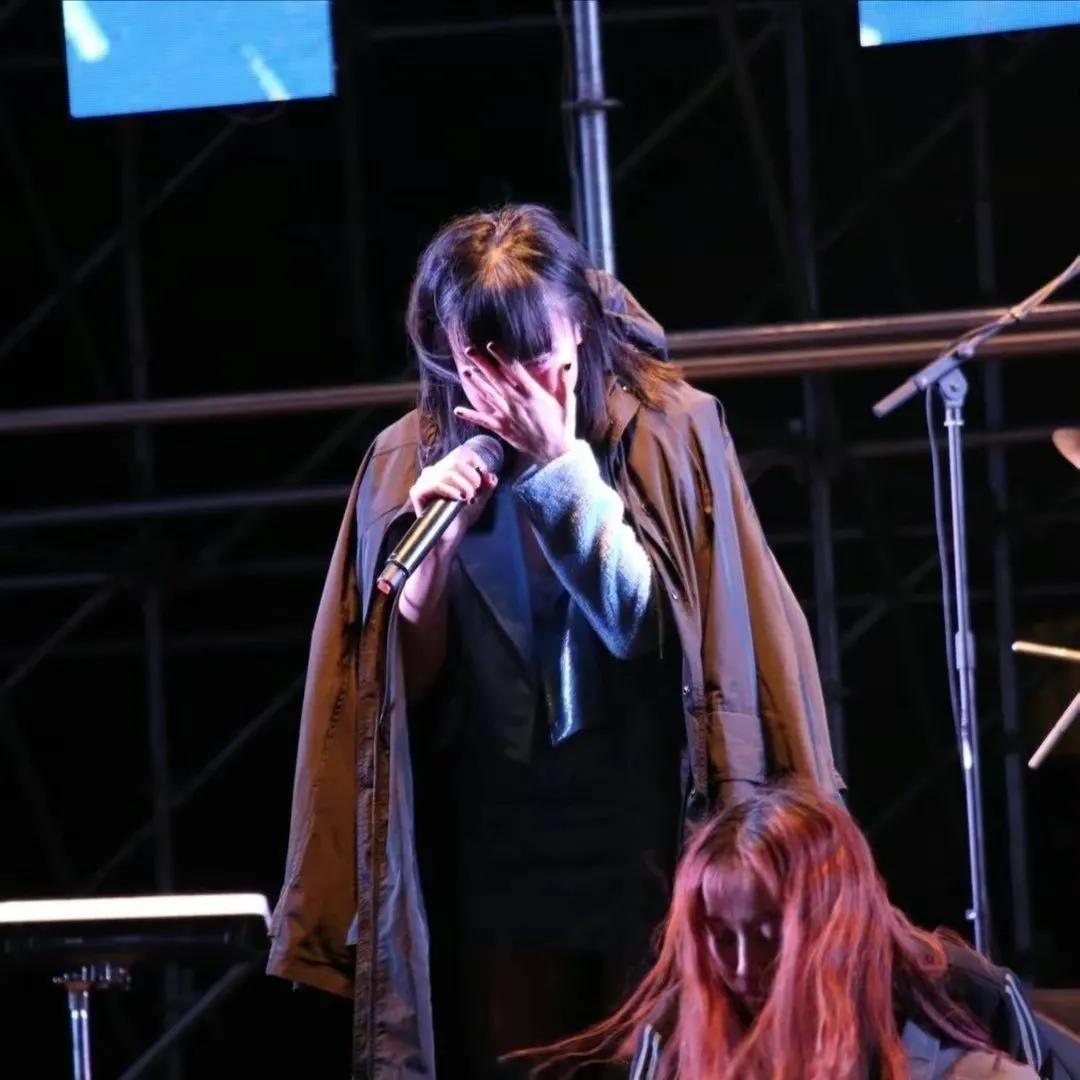 Female singer Huang Ling suffered a tofu dregs stage, unfortunately ...