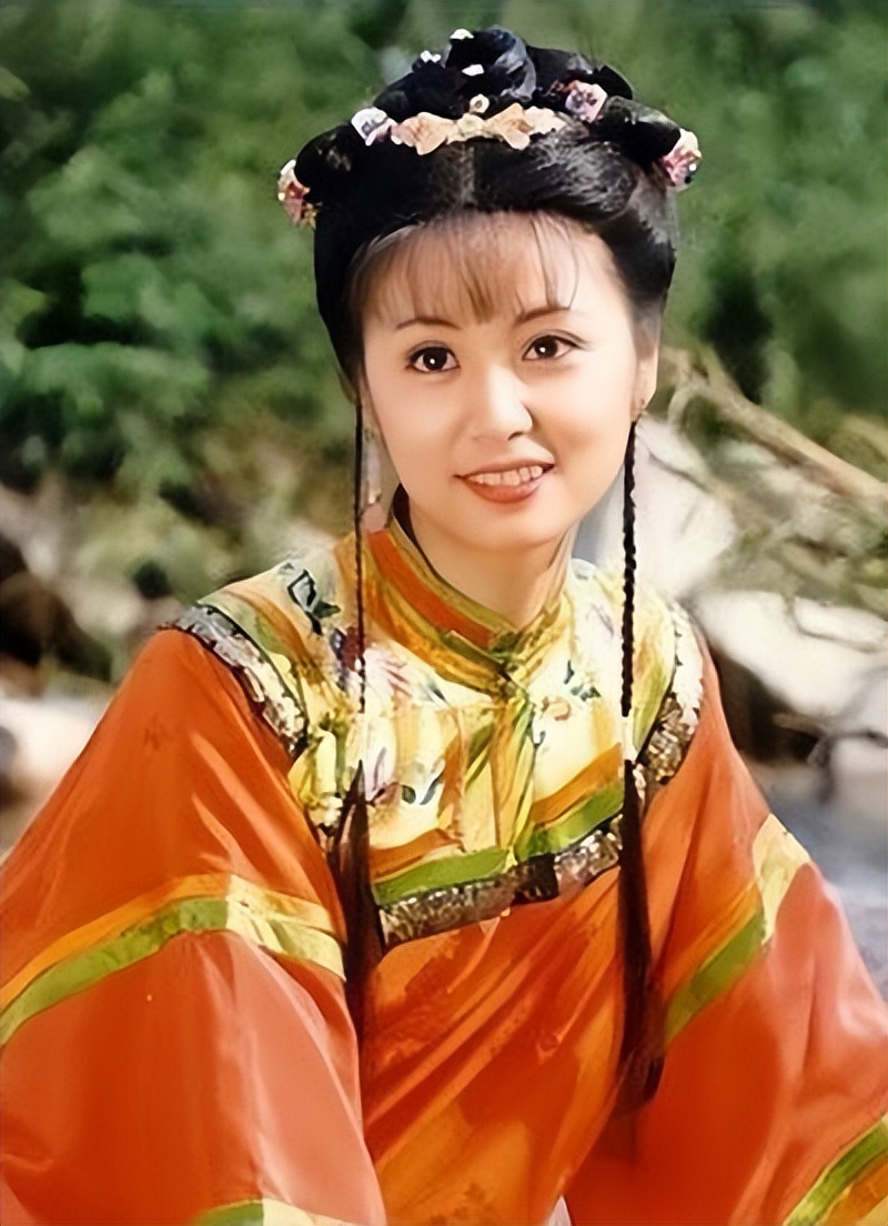 47-year-old Lin Xinru attended the event, suspected not to wear ...