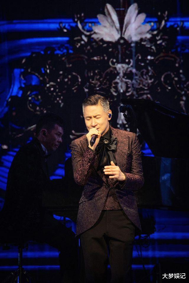 After waiting for 11 years, Jacky Cheung sang "Finally Fitting into a ...