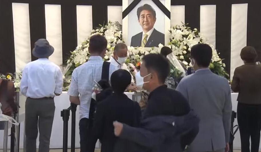 Live broadcast of Abe's funeral: "orderly" at the site of flower ...