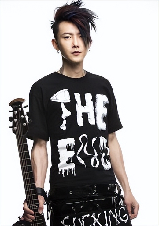 When he returned, he was still the young man in white, but he was Huang ...