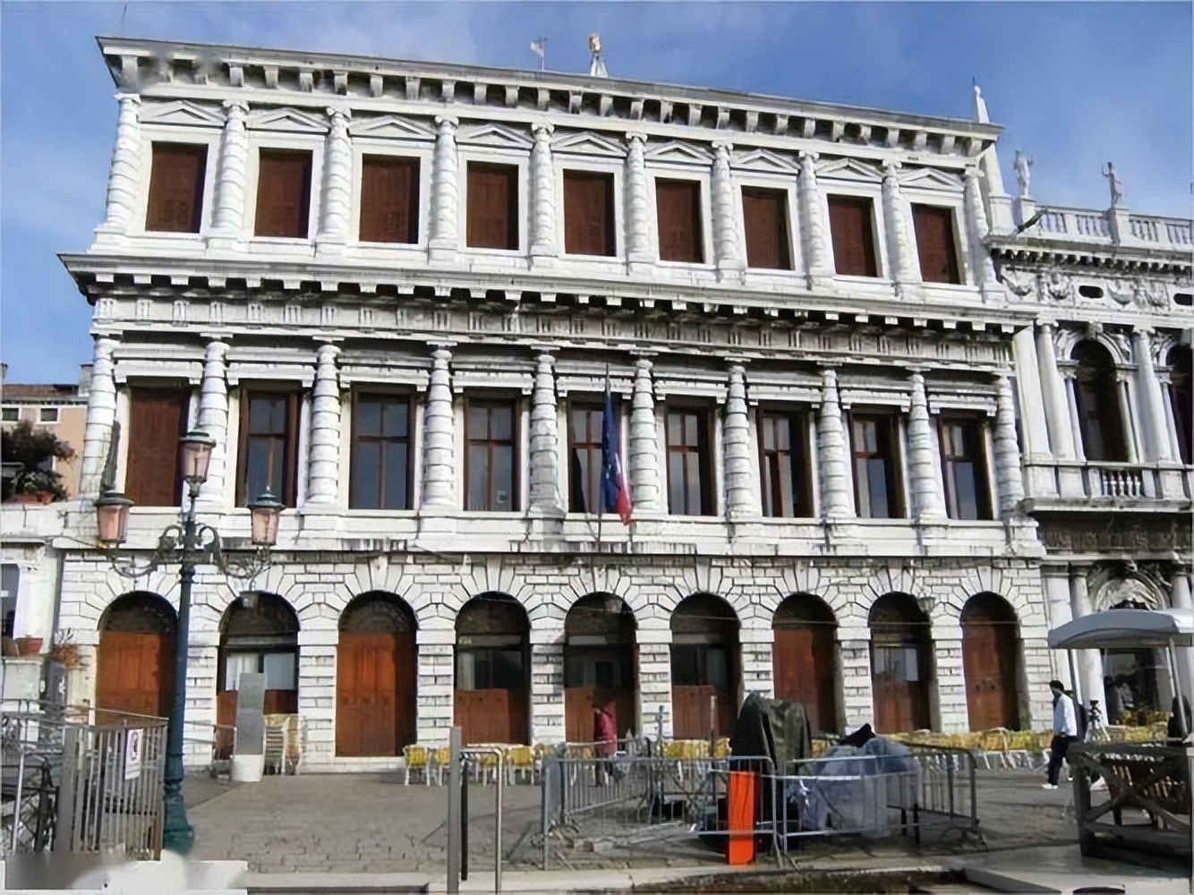The development of the Lombard Library ensures the inheritance of ...