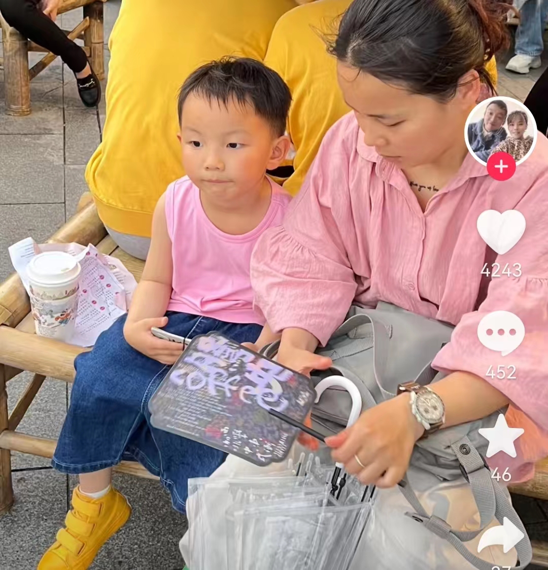 Xiong Lei took his son Yan Bao to Changsha to play, the comment area ...