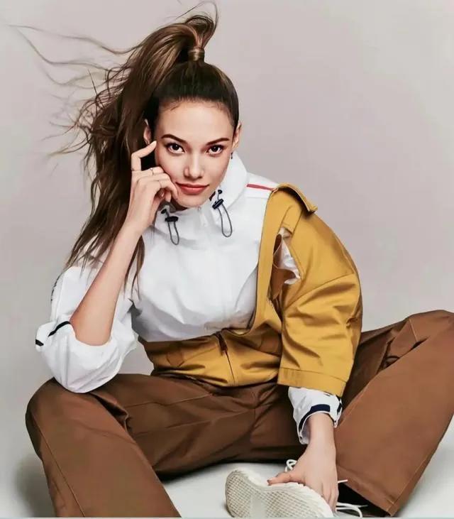 Gu Ailing's appearance on Weibo Night is bursting with beauty - iMedia