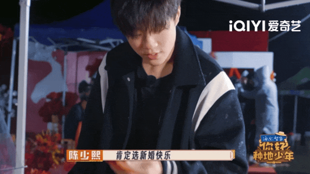 "Hello Young Farmer" sang passionately at the top of the canyon, Li ...