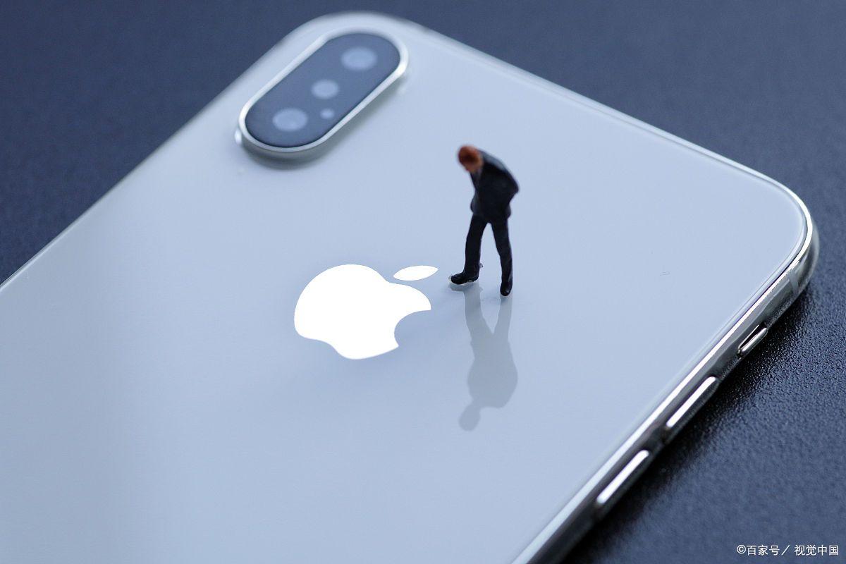 Business War Series: The Battle Between Apple and Samsung - iMedia