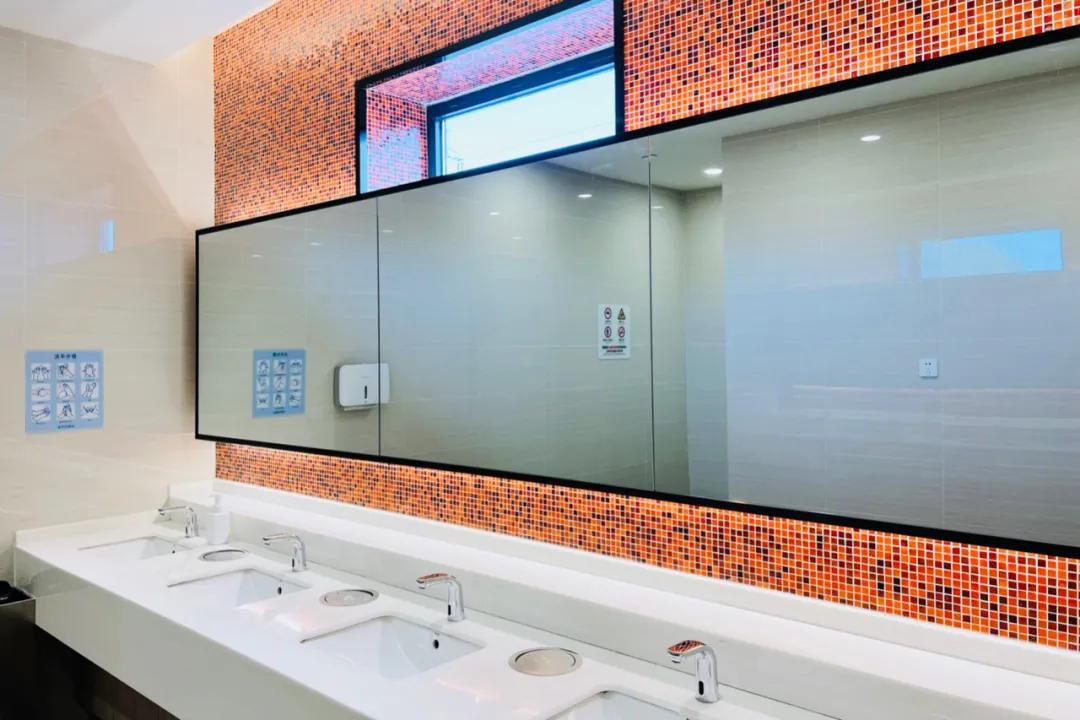 LaLaport Shanghai Golden Bridge - iNEWS