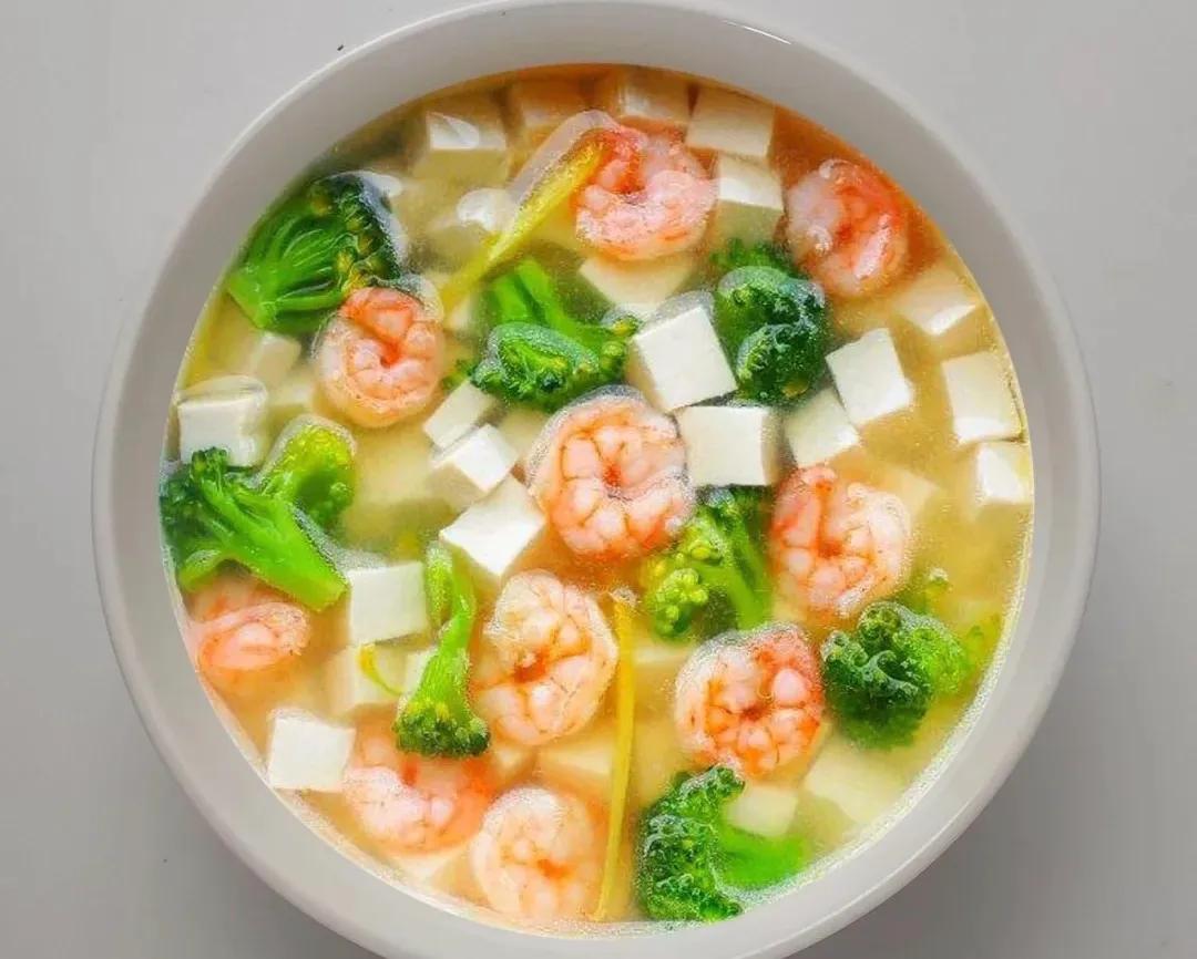 Autumn nourishing soup for strengthening the spleen and nourishing the ...