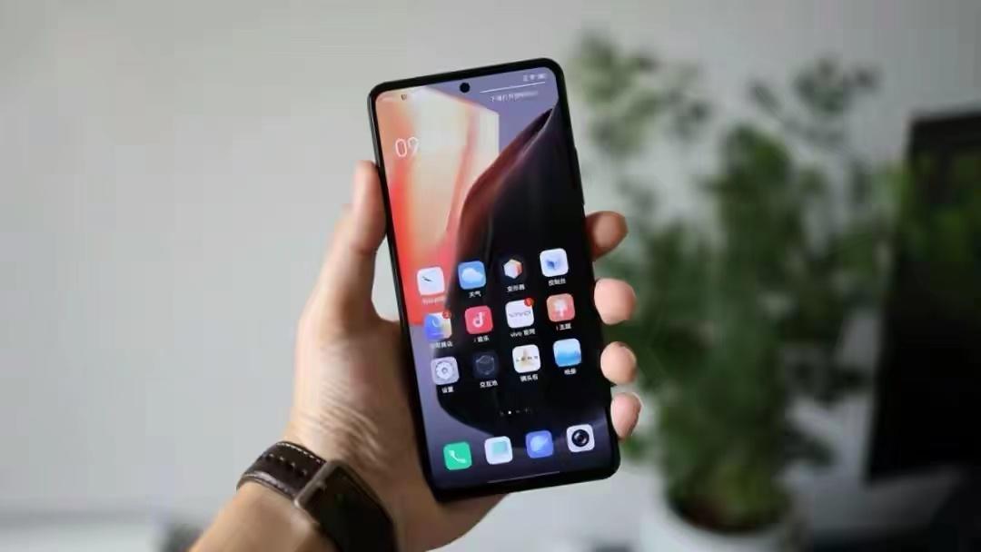 IQOO9規格被曝：GN5大底傳感器+E5直屏，還有120W快充 - 頭條匯