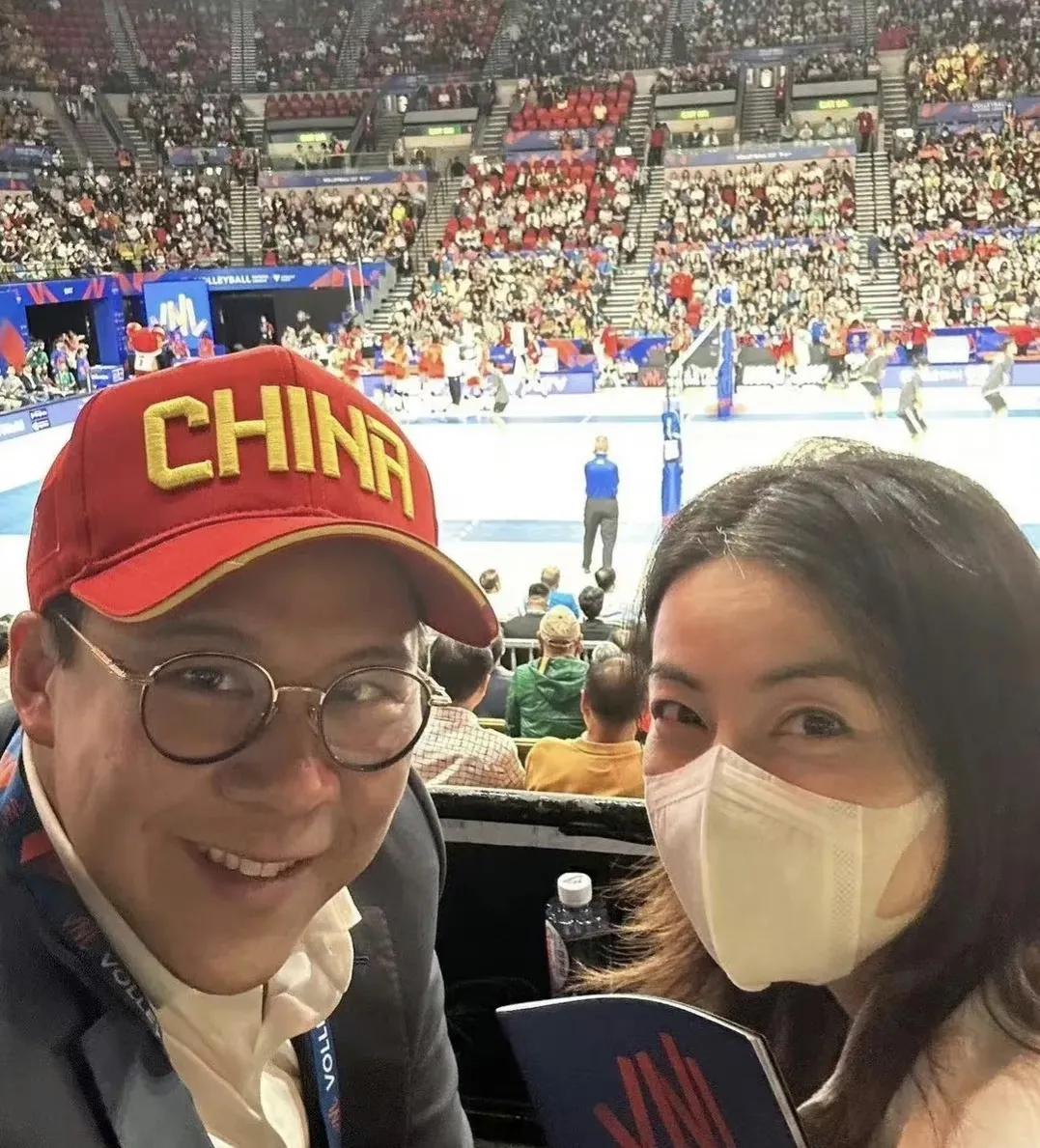 Guo Jingjing posted a family photo to celebrate Huo Qigang's birthday ...