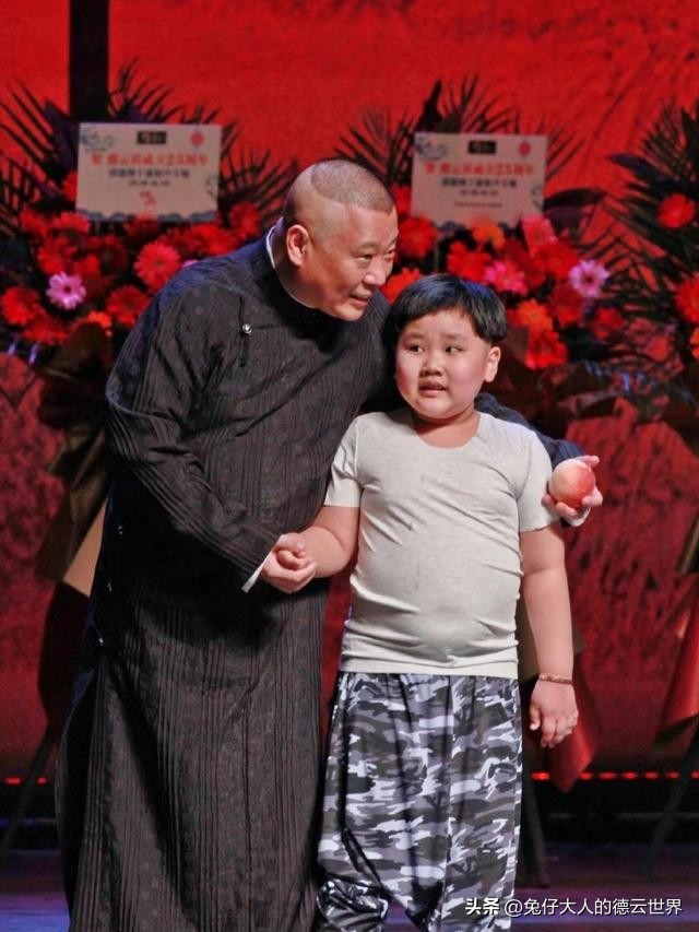 Guo Fenyang and his father were on the same stage, which attracted ...