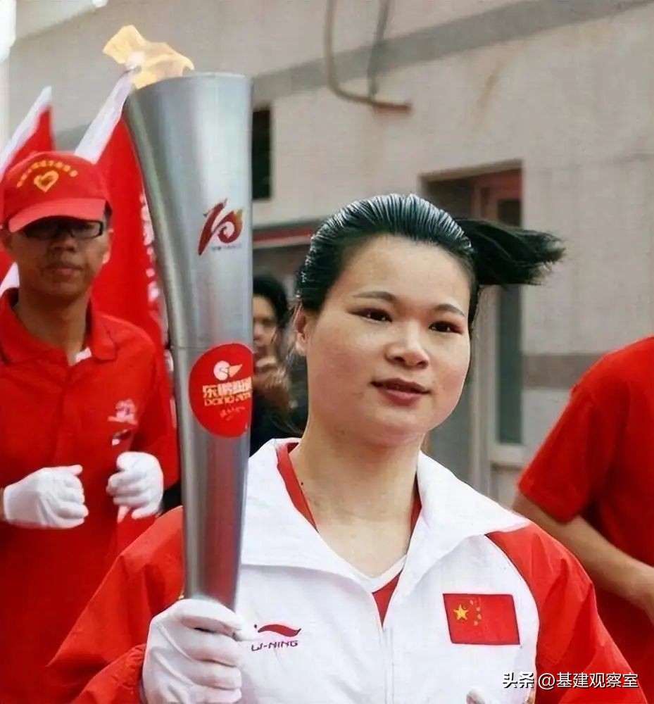 Olympic champion Chen Xiaomin sells his gold medal and emigrates with ...